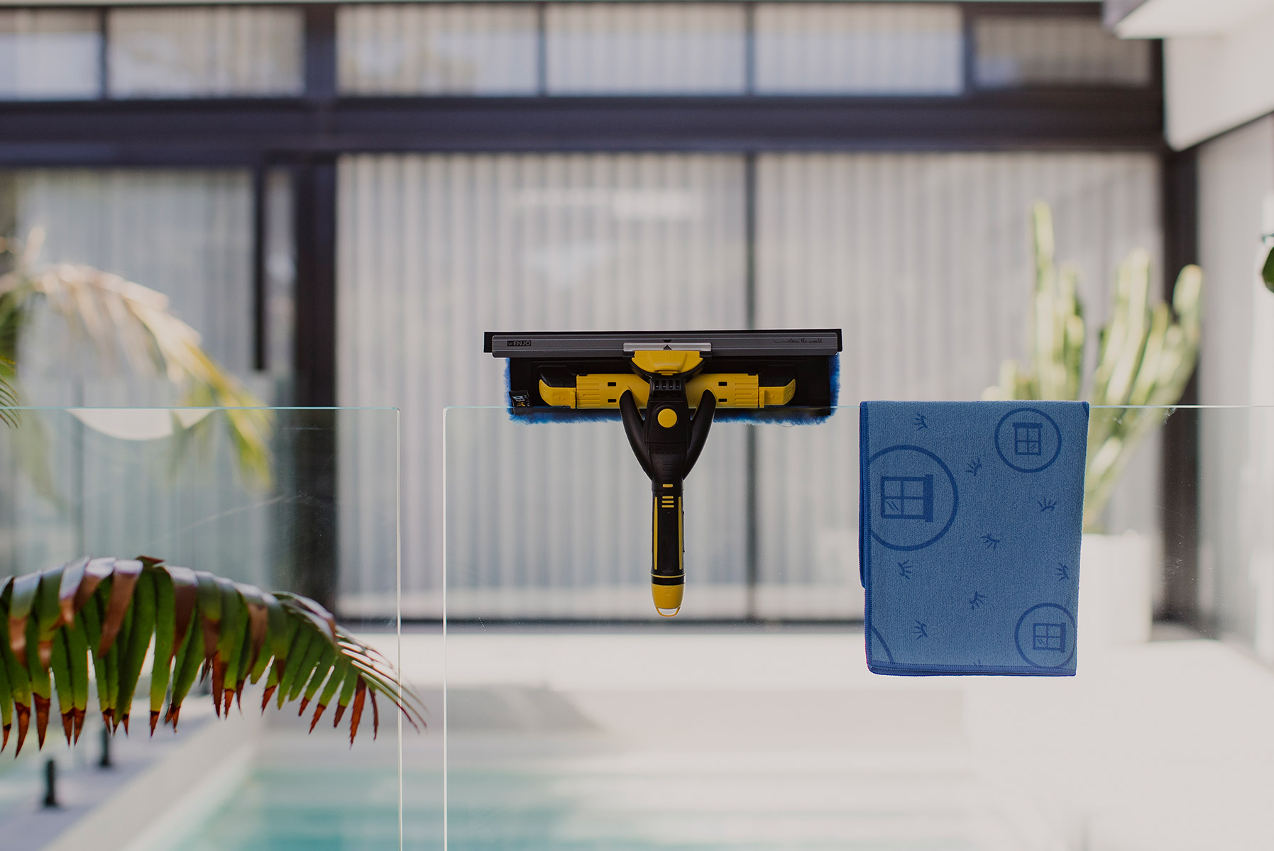 The fastest way to clean your glass pool fence